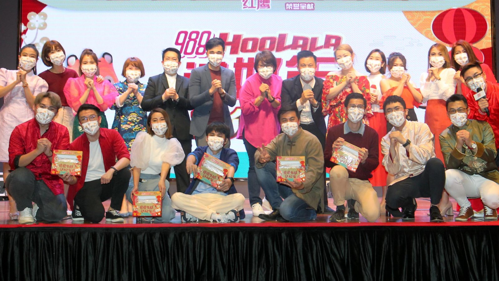 988推新年专辑《Hoolala过好年》DJ们“卖艺”载歌热舞 - 辣手网