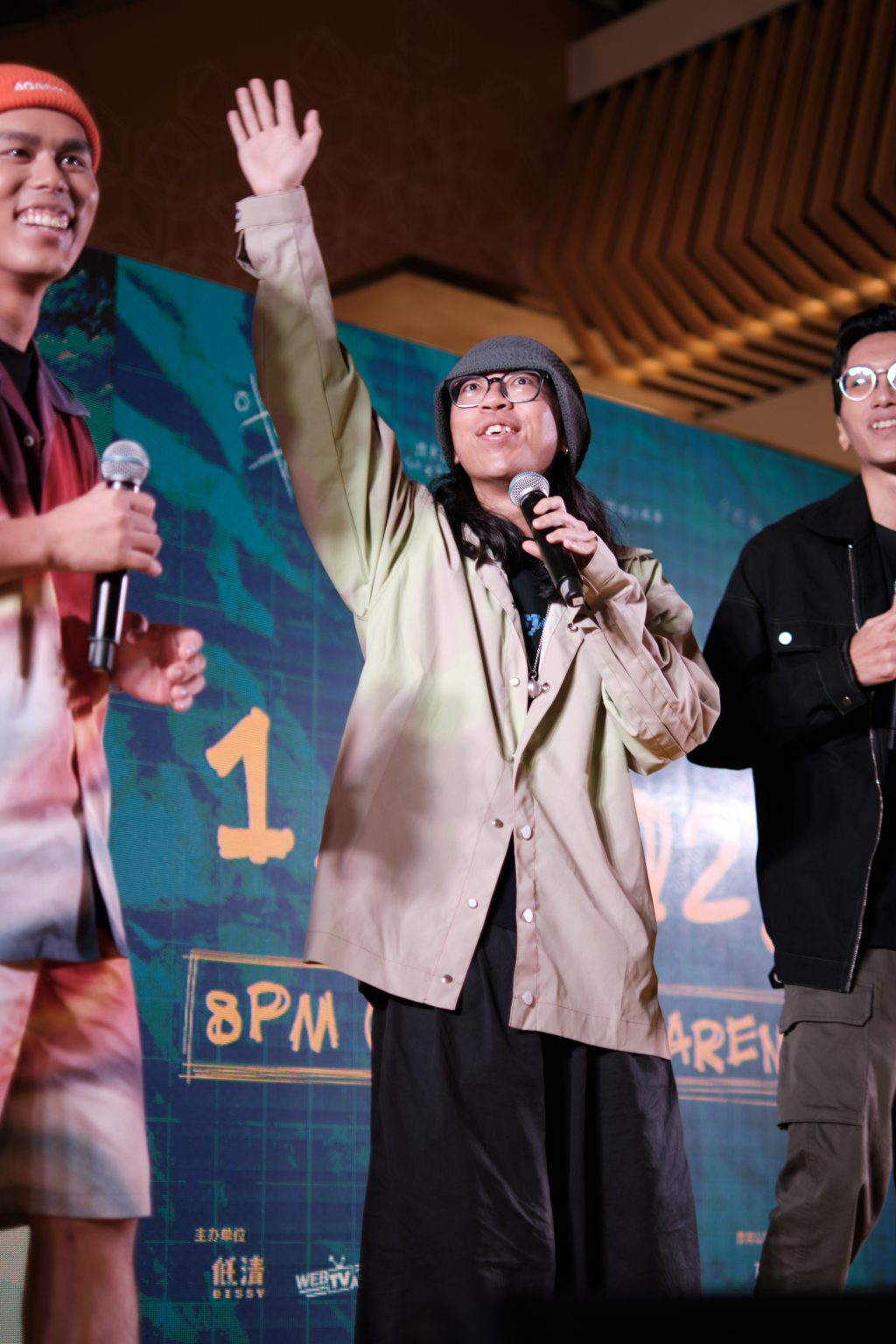 预告7首新歌陆续推出 低清明年1月1日办《翻车演唱会》 - 辣手网