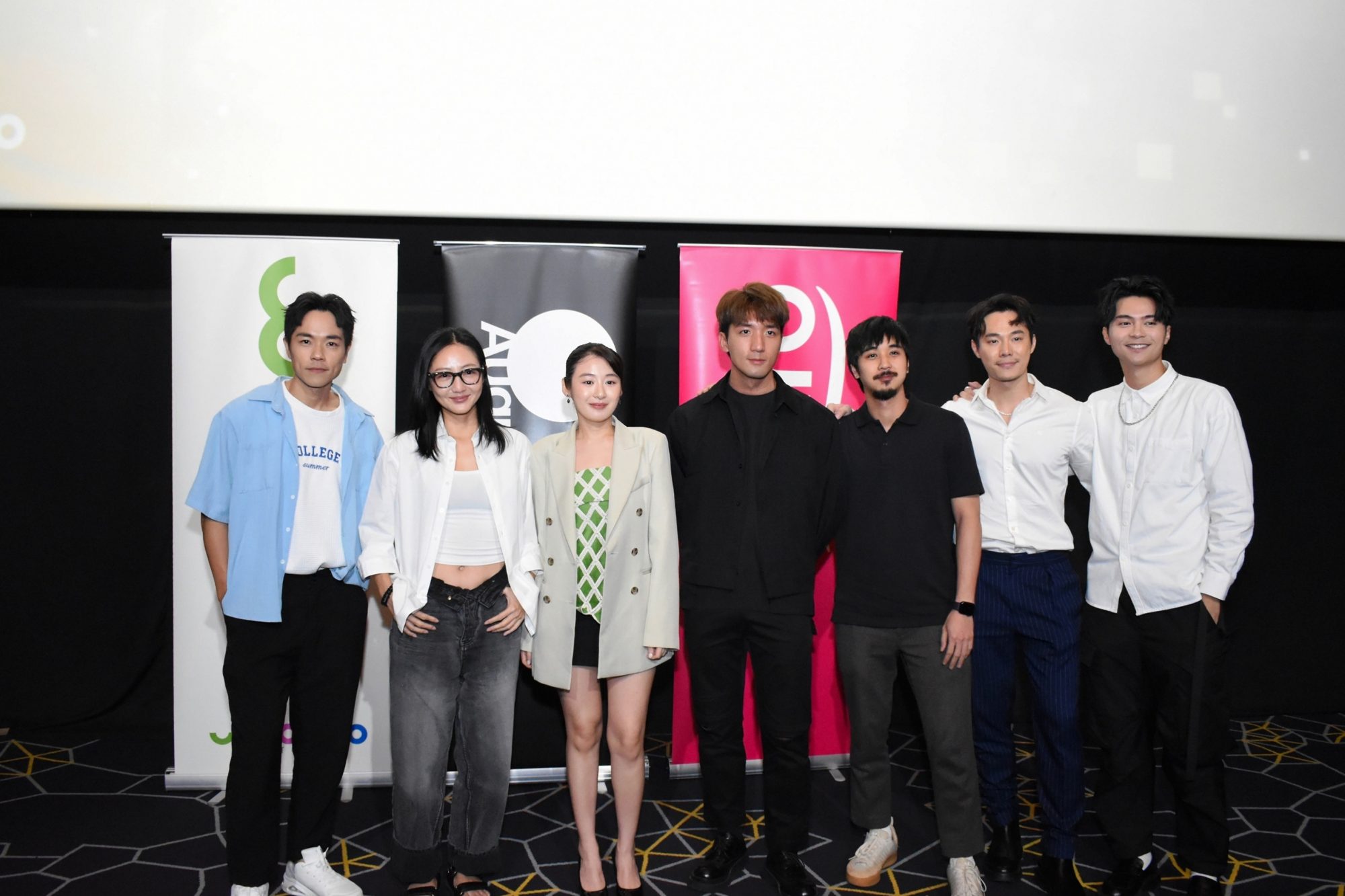新加坡、大马演员合演《爱不虚拟》剧情结合AI科技、虚拟世界 - 辣手网